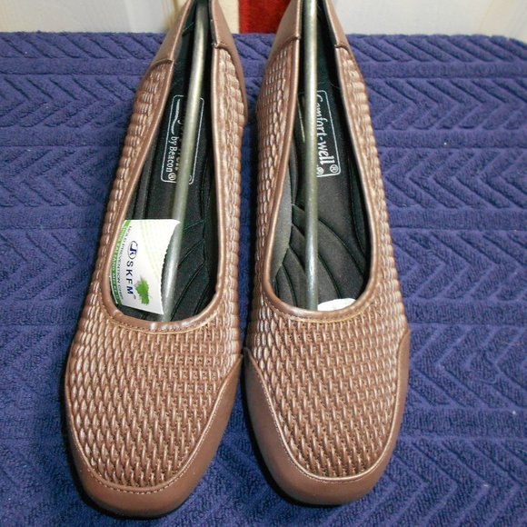 Beacon | Shoes | Comfort Well By Beacon Pumps Stretch Brown Shoes 9w ...